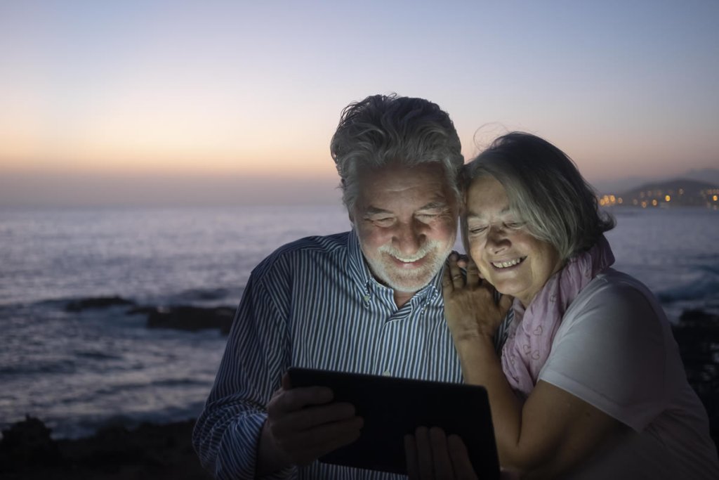 12 Ways to Write a Senior Dating Profile - Victoria Milan